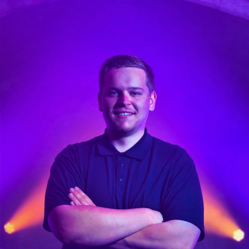 About – Sam Eyres